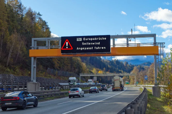 The Role of Intelligent Displays in Modern Traffic Management 2025 ...