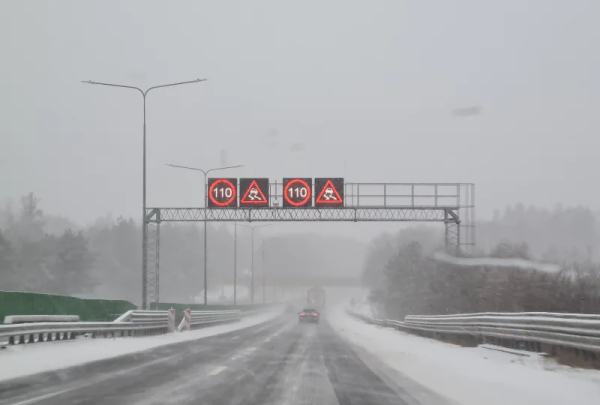 CHAINZONE: Advanced Variable Message Signs for Modern Traffic ...